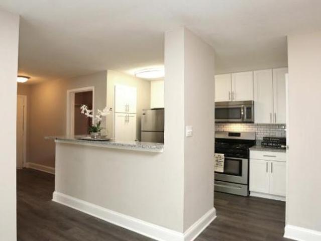 2 Br, 2 bath, Apartment 594 Wimbledon Road NE