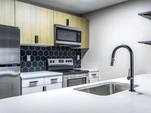 2 Br, 2 bath, Apartment 5905 Airways Blvd