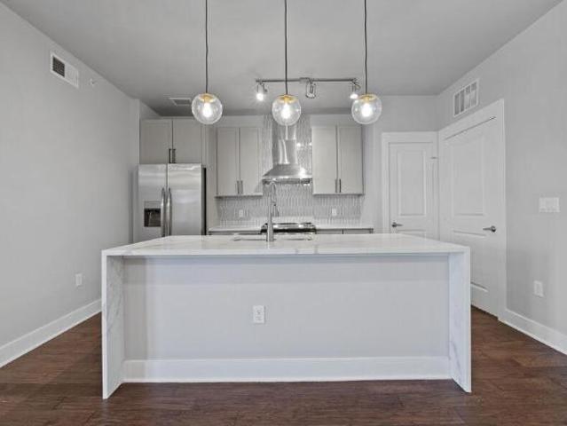 2 Br, 2 bath, Apartment 5920 E University Blvd