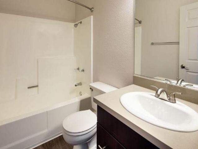 2 Br, 2 bath, Apartment 5926 Bixby Village Dr