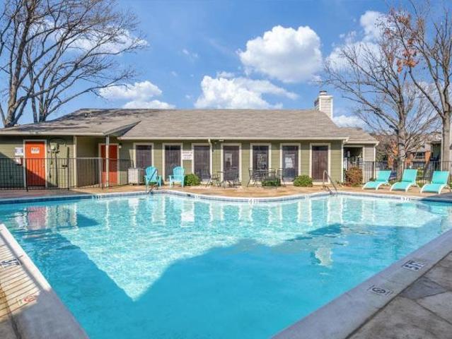 2 Br, 2 bath, Apartment 6050 Oakland Hills Drive