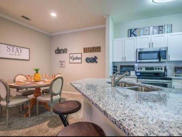 2 Br, 2 bath, Apartment 605 Candler Ln