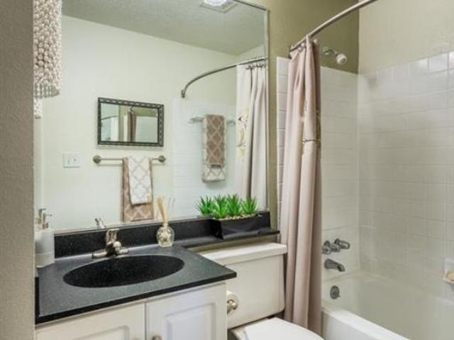 2 Br, 2 bath, Apartment 6060 Reserve Drive