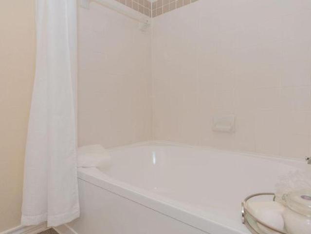 2 Br, 2 bath, Apartment 6111 N Beach St