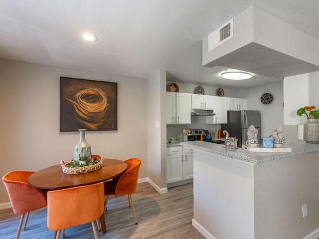 2 Br, 2 bath, Apartment 611 Lead Ave SW