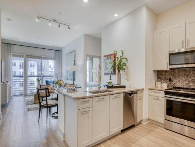 2 Br, 2 bath, Apartment 61 Locust Street