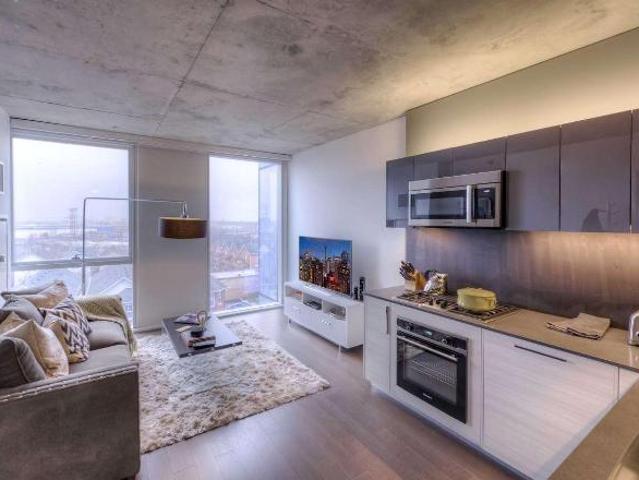 2 Br, 2 bath, Apartment 625 W Division St