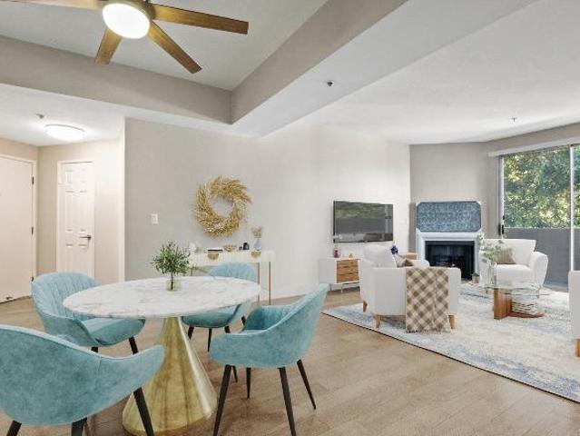 2 Br, 2 bath, Apartment 627 N Rossmore Ave