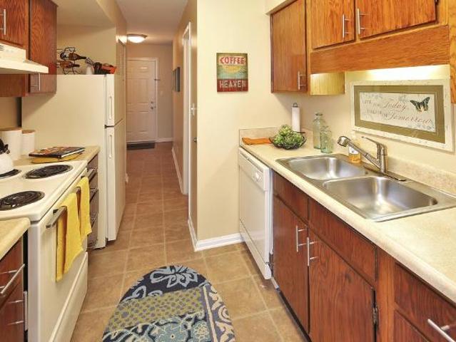 2 Br, 2 bath, Apartment 6200 North Hills Dr