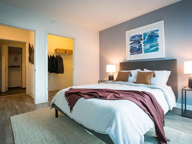 2 Br, 2 bath, Apartment 637 N Wells St