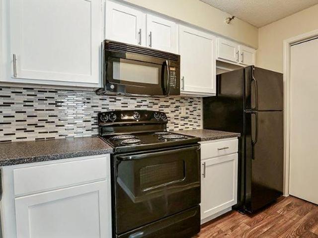 2 Br, 2 bath, Apartment 6306 Macarthur Boulevard
