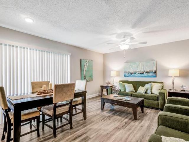 2 Br, 2 bath, Apartment 6321 113th Street North