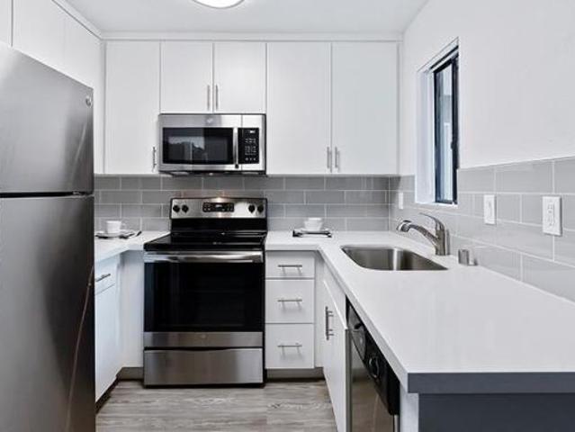 2 Br, 2 bath, Apartment 6333 Canoga Ave