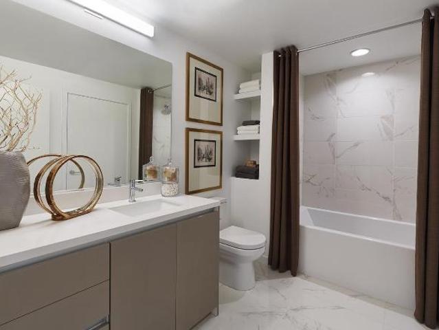 2 Br, 2 bath, Apartment 633 N Central Ave