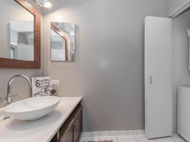 2 Br, 2 bath, Apartment 63 E Lake St