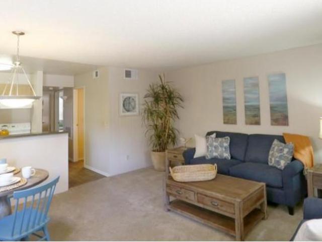 2 Br, 2 bath, Apartment 6451 W Bell Rd