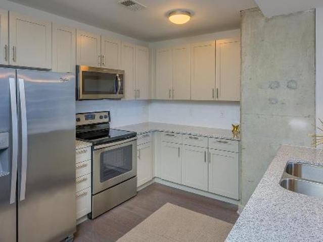 2 Br, 2 bath, Apartment 640 N Church St