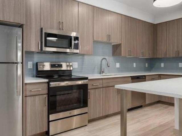 2 Br, 2 bath, Apartment 651 E 6th St