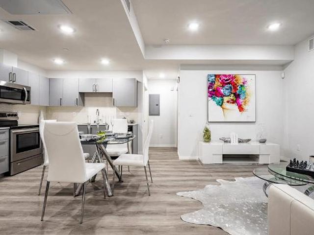 2 Br, 2 bath, Apartment 6530 Sepulveda Blvd