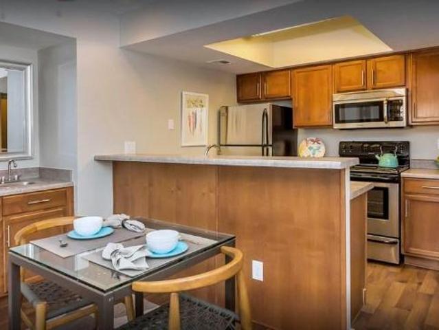 2 Br, 2 bath, Apartment 65 E Olive Ave