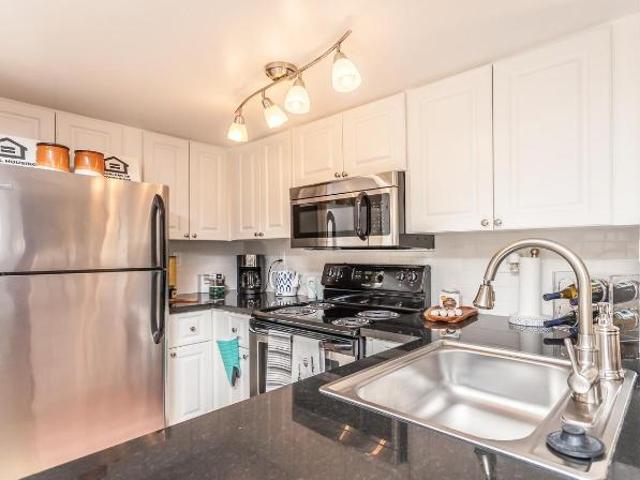 2 Br, 2 bath, Apartment 6880 SW 44th St