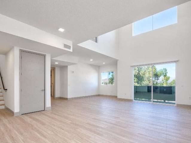 2 Br, 2 bath, Apartment 6800 Variel Avenue