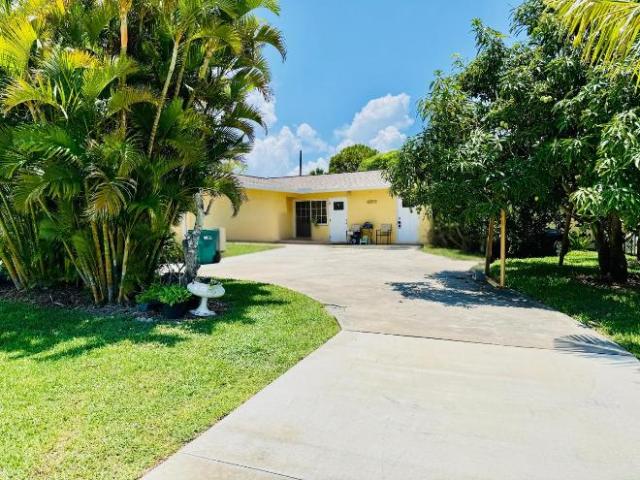 2 Br, 2 bath, Apartment 690 98th Ave N