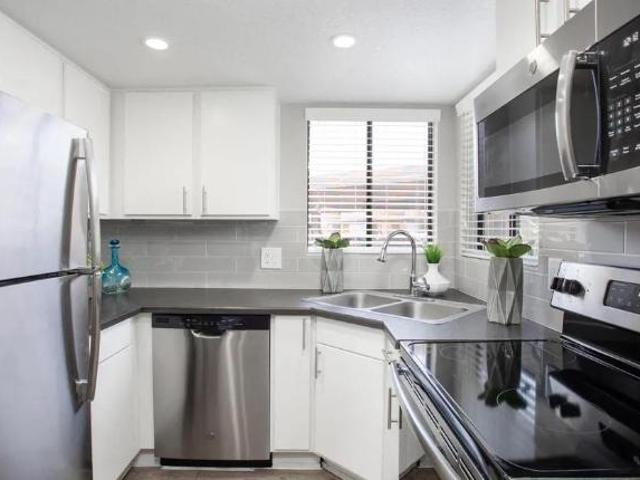 2 Br, 2 bath, Apartment 7007 E Gold Dust Ave