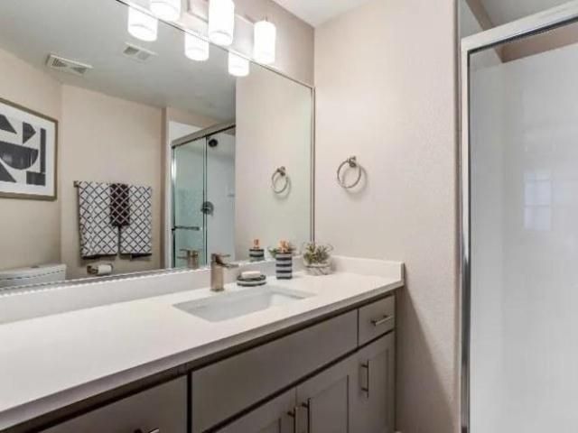 2 Br, 2 bath, Apartment 700 N Coronado St
