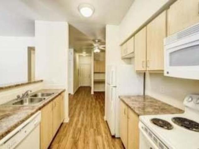 2 Br, 2 bath, Apartment 700 E Rodeo Rd