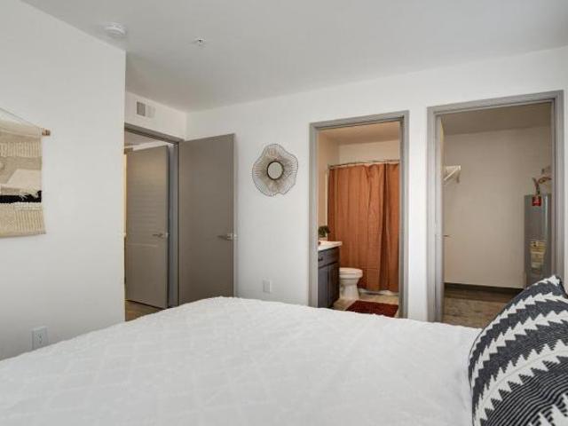2 Br, 2 bath, Apartment 701 Stephen Moody St SE