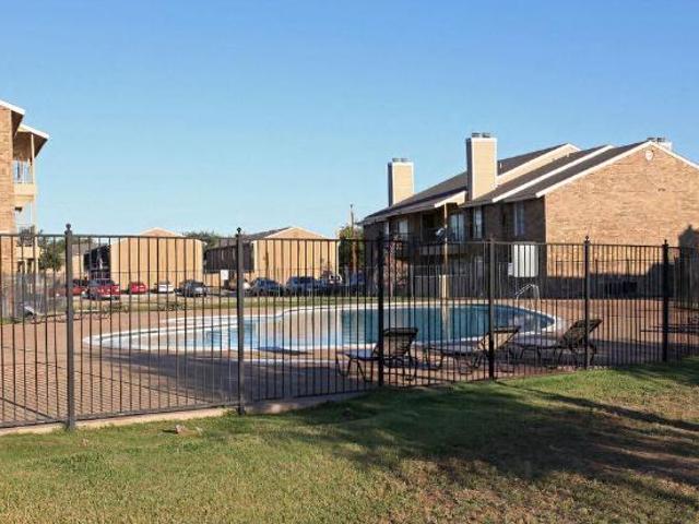 2 Br, 2 bath, Apartment 702 W Warrior Trail