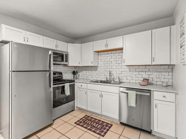 2 Br, 2 bath, Apartment 703 E 3rd N St