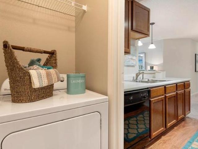 2 Br, 2 bath, Apartment 7100 Claxton Cir
