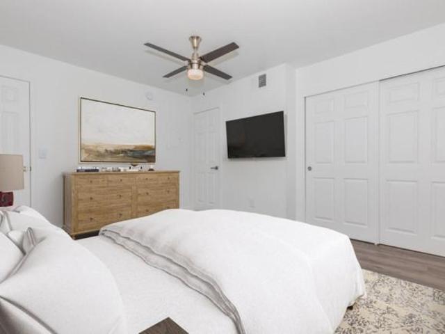 2 Br, 2 bath, Apartment 725 N Dobson Rd