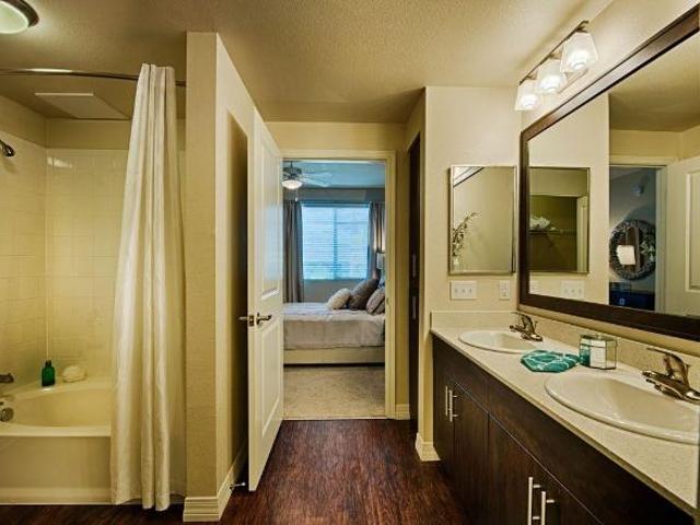 2 Br, 2 bath, Apartment 7355 E Thompson Peak Parkway