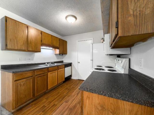 2 Br, 2 bath, Apartment 731 South Thomas Rd