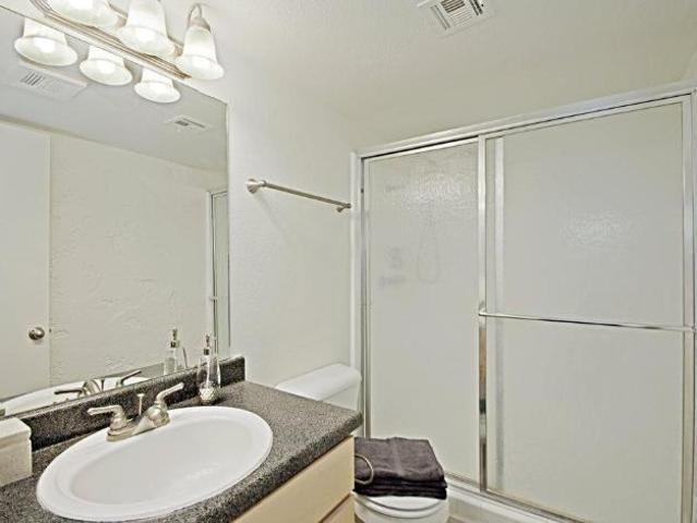 2 Br, 2 bath, Apartment 7440 East Thomas Rd