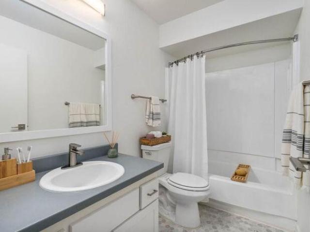 2 Br, 2 bath, Apartment 7425 N Mona Lisa Rd