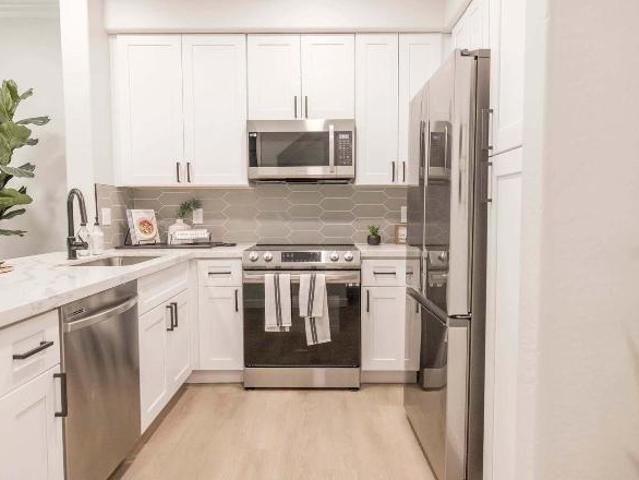2 Br, 2 bath, Apartment 7677 W Paradise Ln