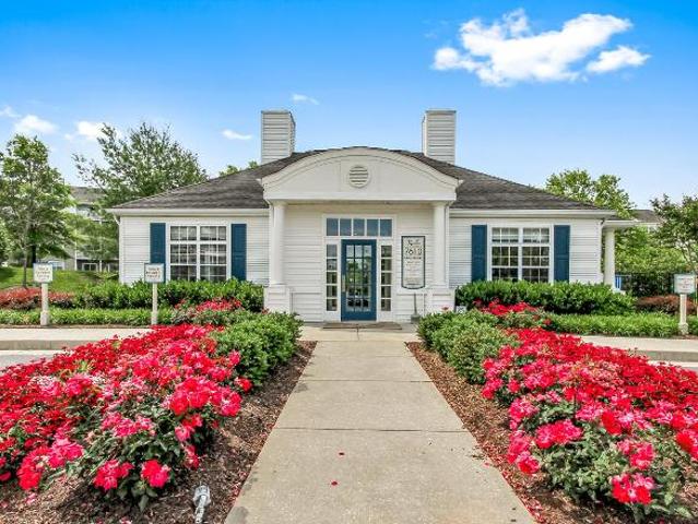 2 Br, 2 bath, Apartment 7610 Reserve Circle