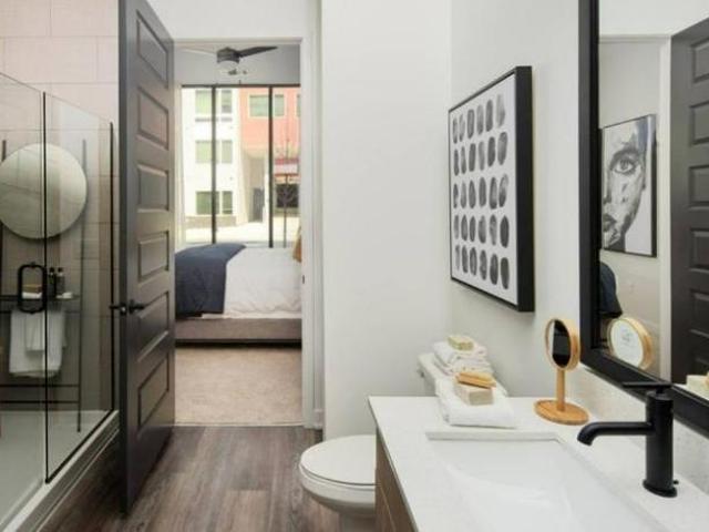 2 Br, 2 bath, Apartment 777 Memorial Dr SE