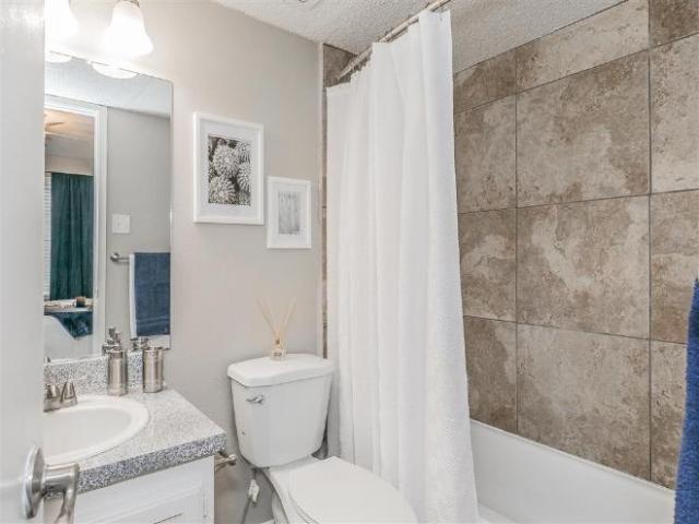 2 Br, 2 bath, Apartment 7731 N College Circle
