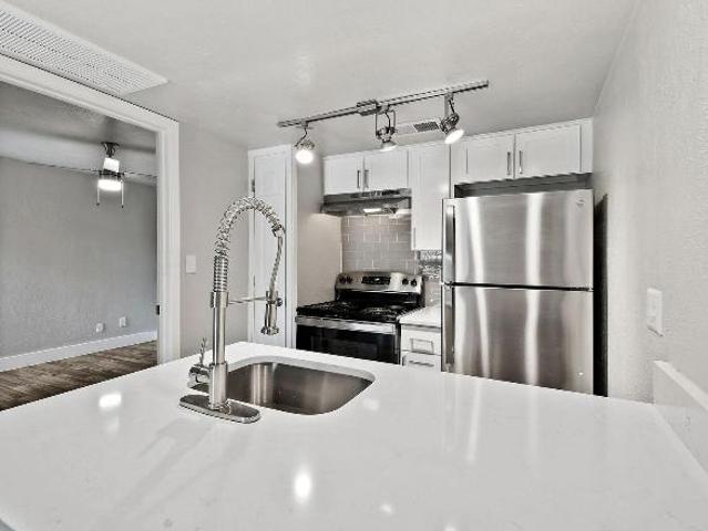 2 Br, 2 bath, Apartment 7879 Riverfall Dr