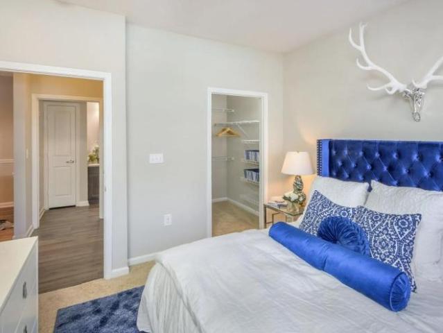 2 Br, 2 bath, Apartment 7880 Triangle Promenade Dr