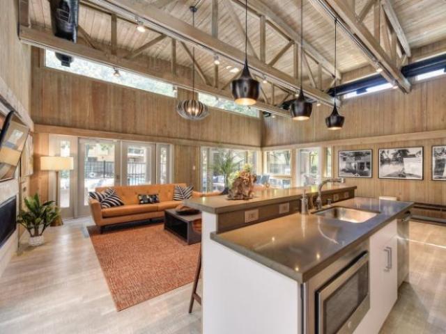 2 Br, 2 bath, Apartment 7969 Madison Ave