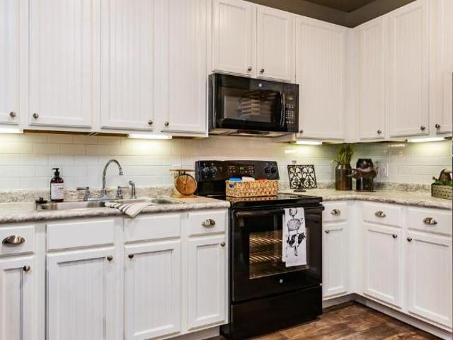 2 Br, 2 bath, Apartment 7997 Wade Blvd
