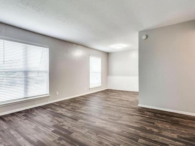 2 Br, 2 bath, Apartment 7913 N Harwood Rd
