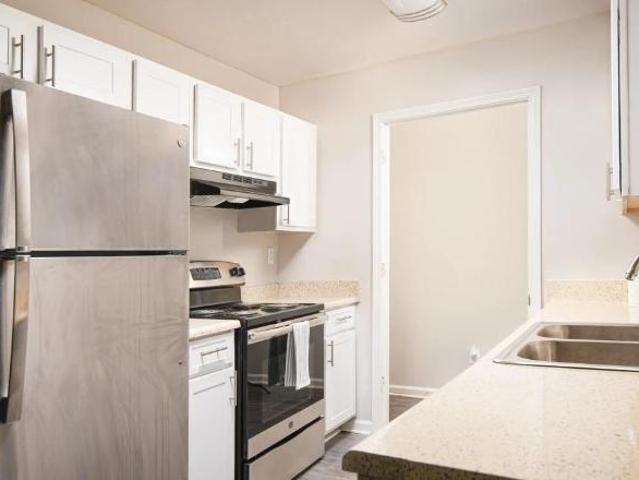 2 Br, 2 bath, Apartment 791 W County Line Rd