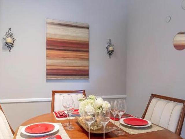 2 Br, 2 bath, Apartment 7920 Oak Estate St